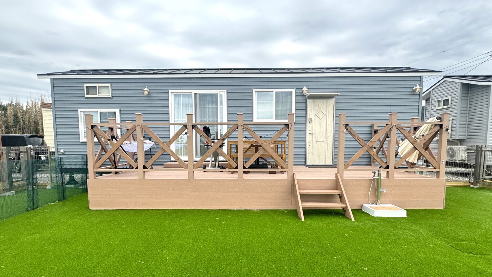 トレーラーハウスのウッドデッキ・フェンス柱 | ウッドデッキの全国販売アートウッド